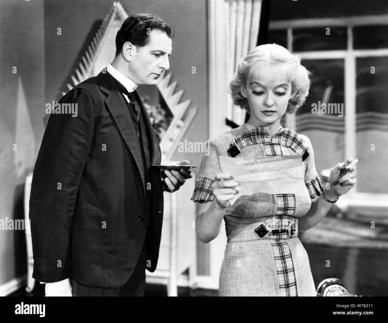 ROBERT BARRAT, BETTE DAVIS, FOG OVER FRISCO, 1934 Stock Photo - Alamy
