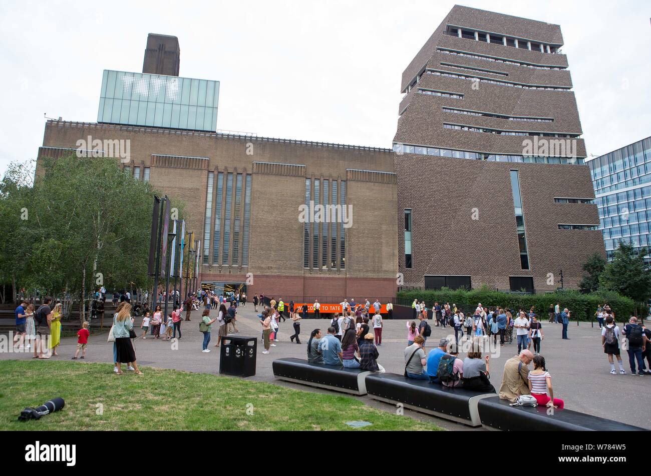 Tate modern viewing platform hi-res stock photography and images - Alamy