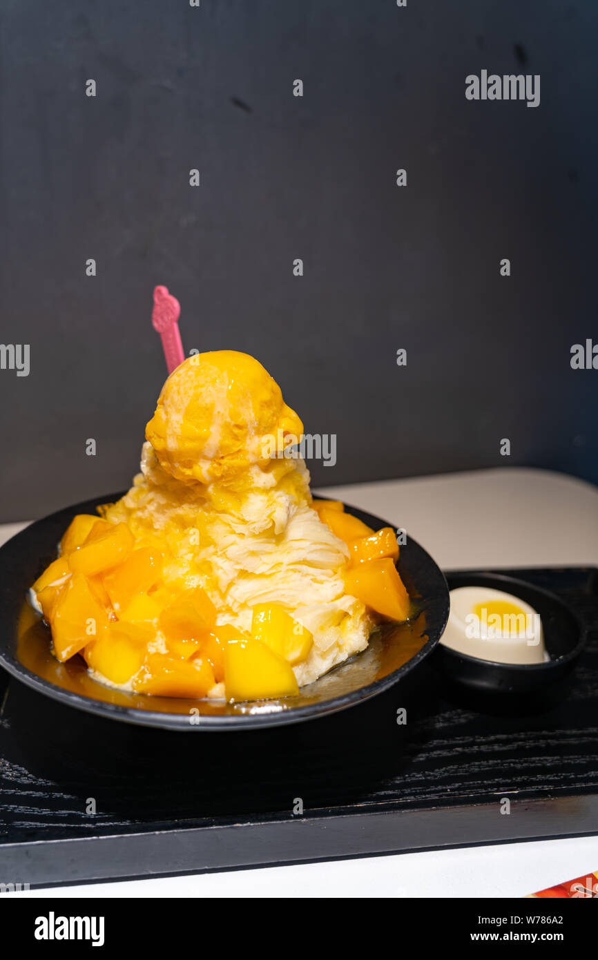Mango shaved ice taiwan hi-res stock photography and images - Alamy