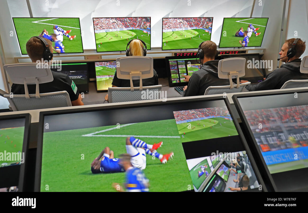 Football referees hi-res stock photography and images - Alamy