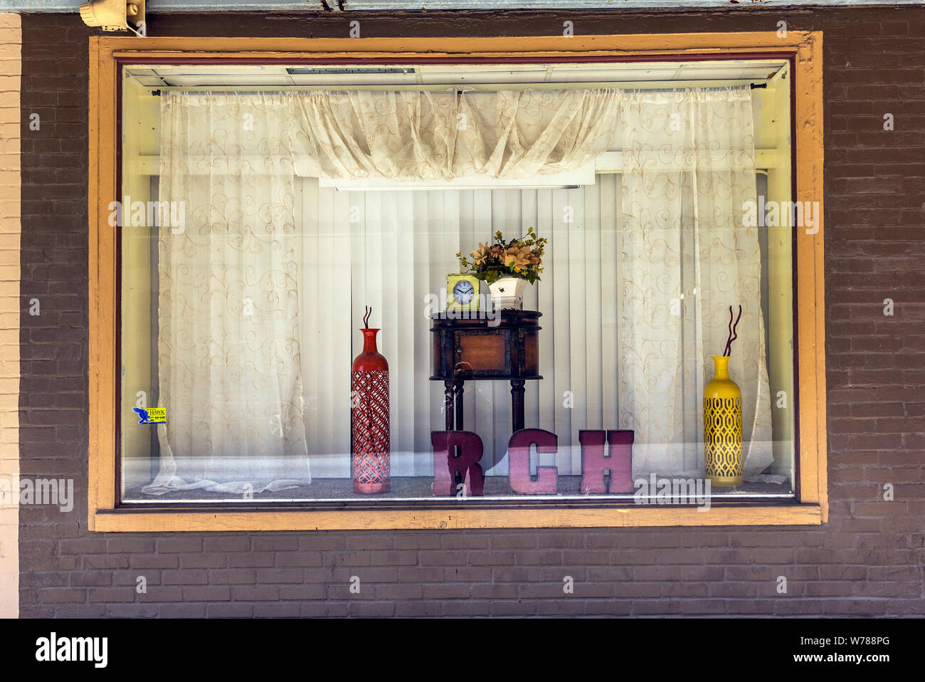 Old fashioned store front america hi-res stock photography and images ...