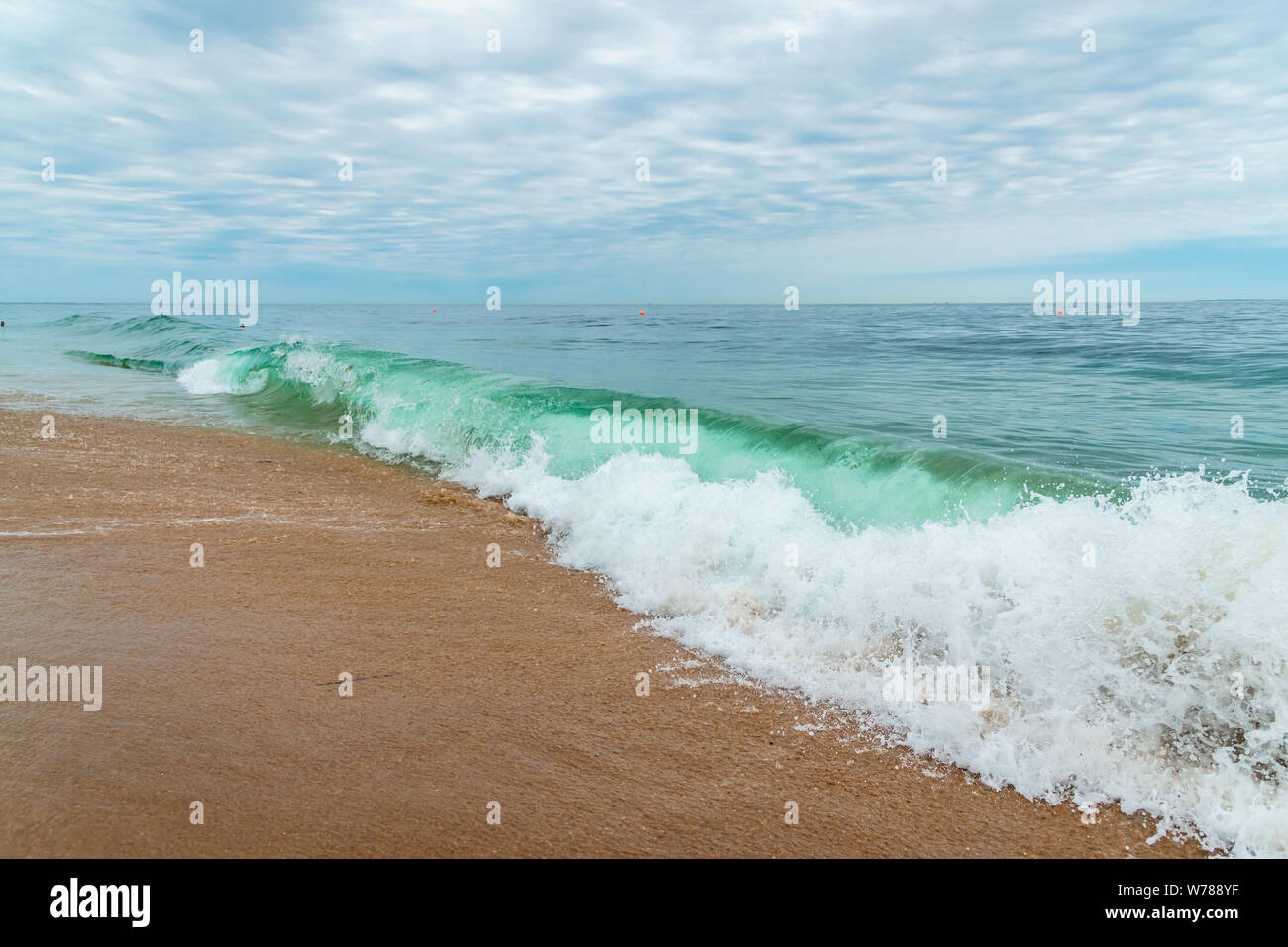 Empty blue ocean wave crashing hi-res stock photography and images - Alamy