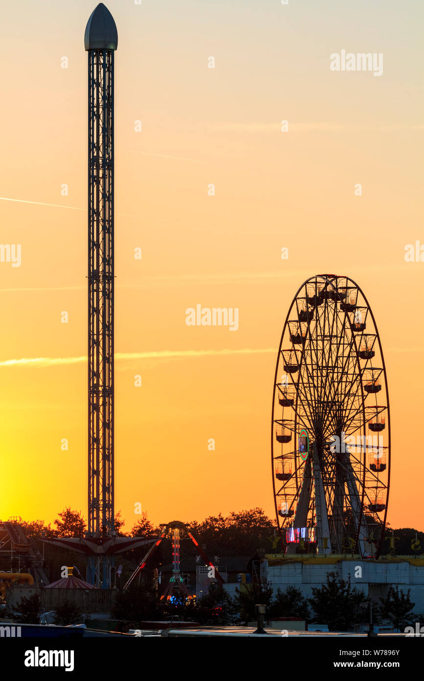 Big wheel fairground uk hi-res stock photography and images - Alamy