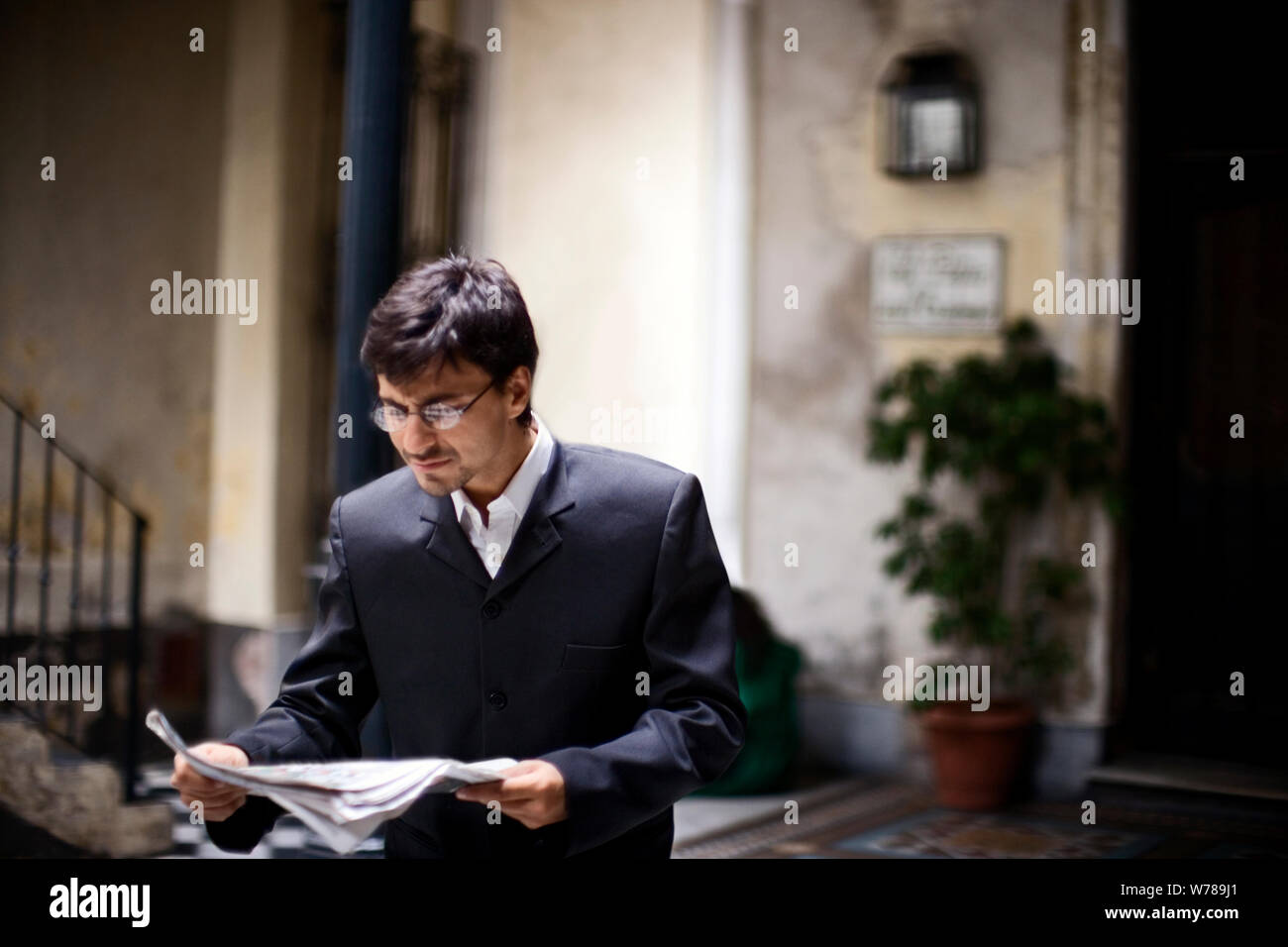 Male with news papers hi-res stock photography and images - Alamy