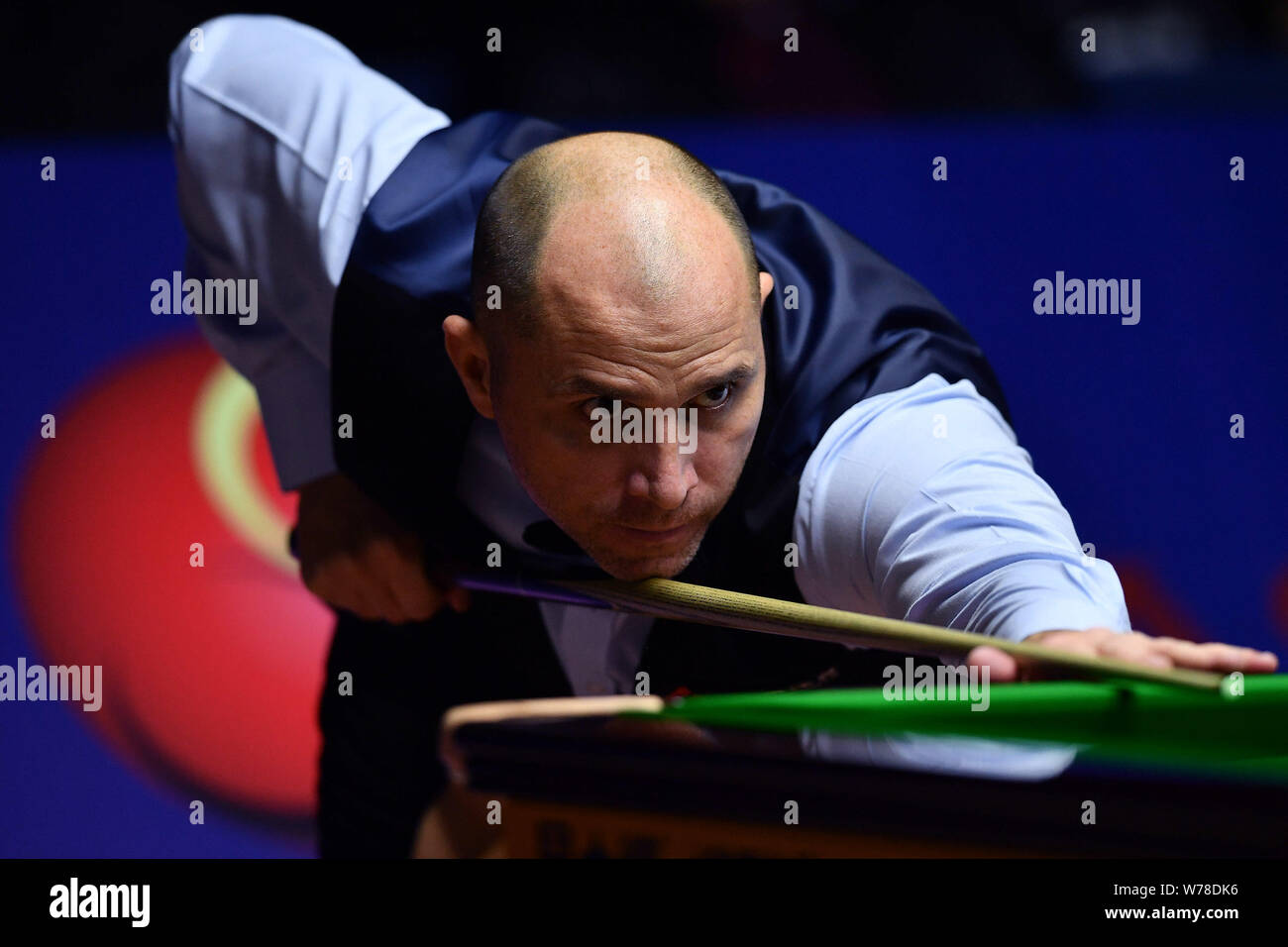 Joe Perry of England plays a shot to Ronnie O'Sullivan of England in ...