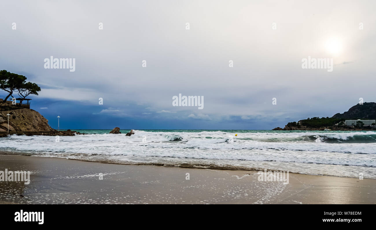 Dark coastline landscape hi-res stock photography and images - Alamy