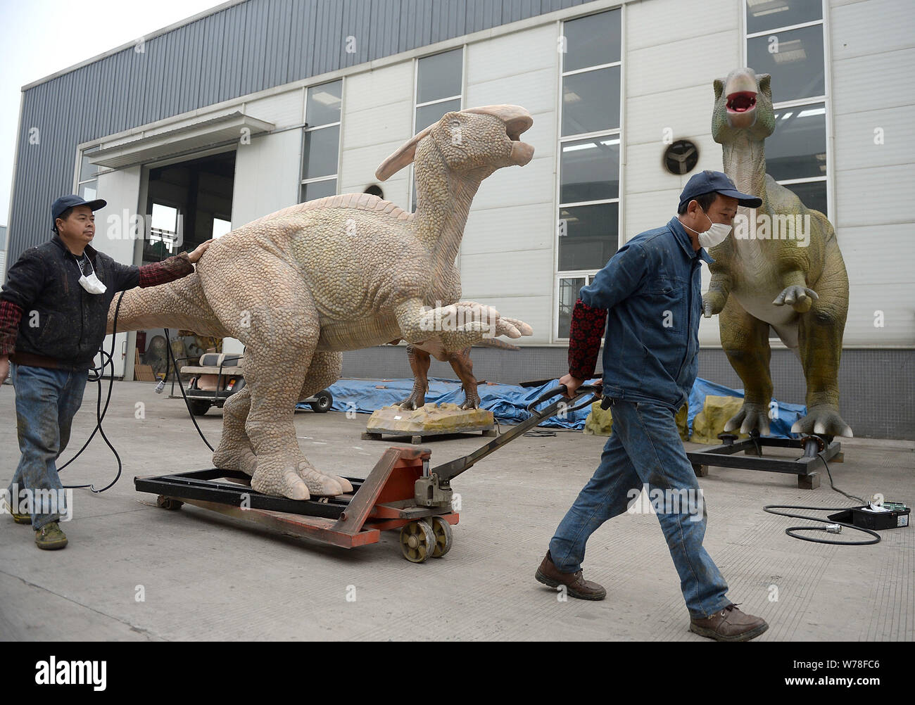 Animatronic dinosaurs china hi-res stock photography and images - Alamy