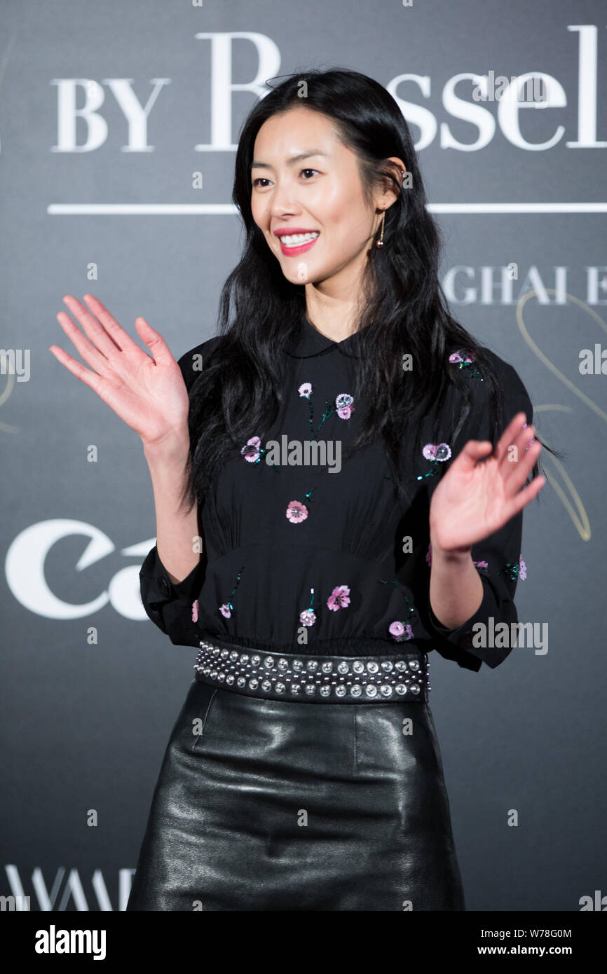 Victoria's Secret Angel and Chinese model Liu Wen poses before taking ...