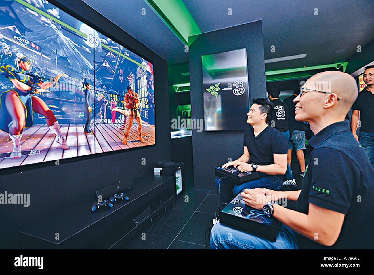 Computer game device hi-res stock photography and images - Alamy