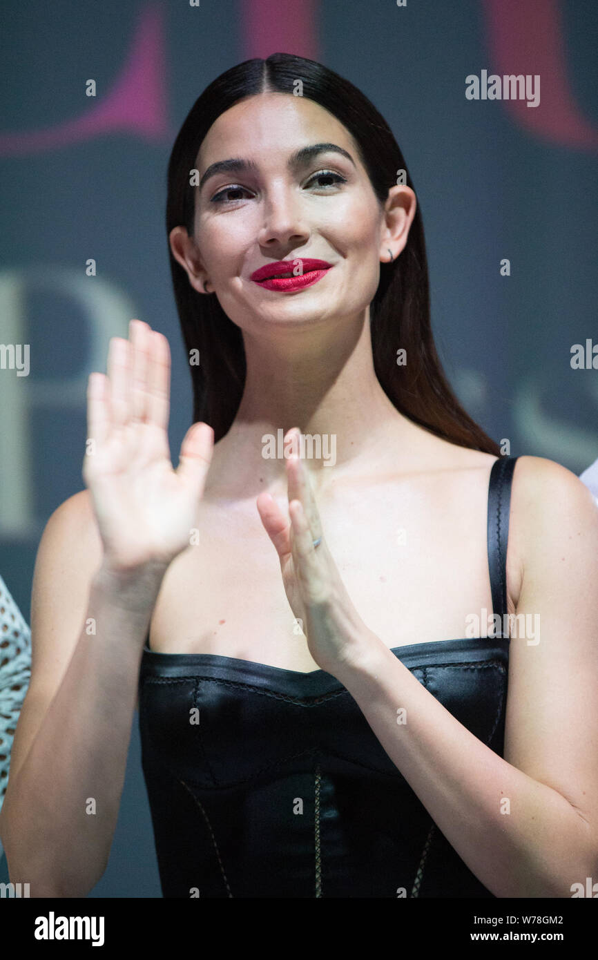 Lily aldridge victorias secret hi-res stock photography and images - Alamy