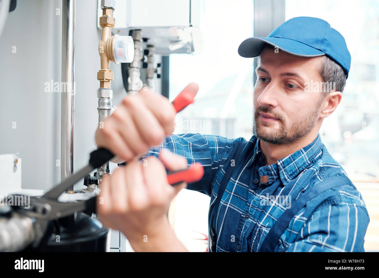 Diy pipe repair hi-res stock photography and images - Alamy