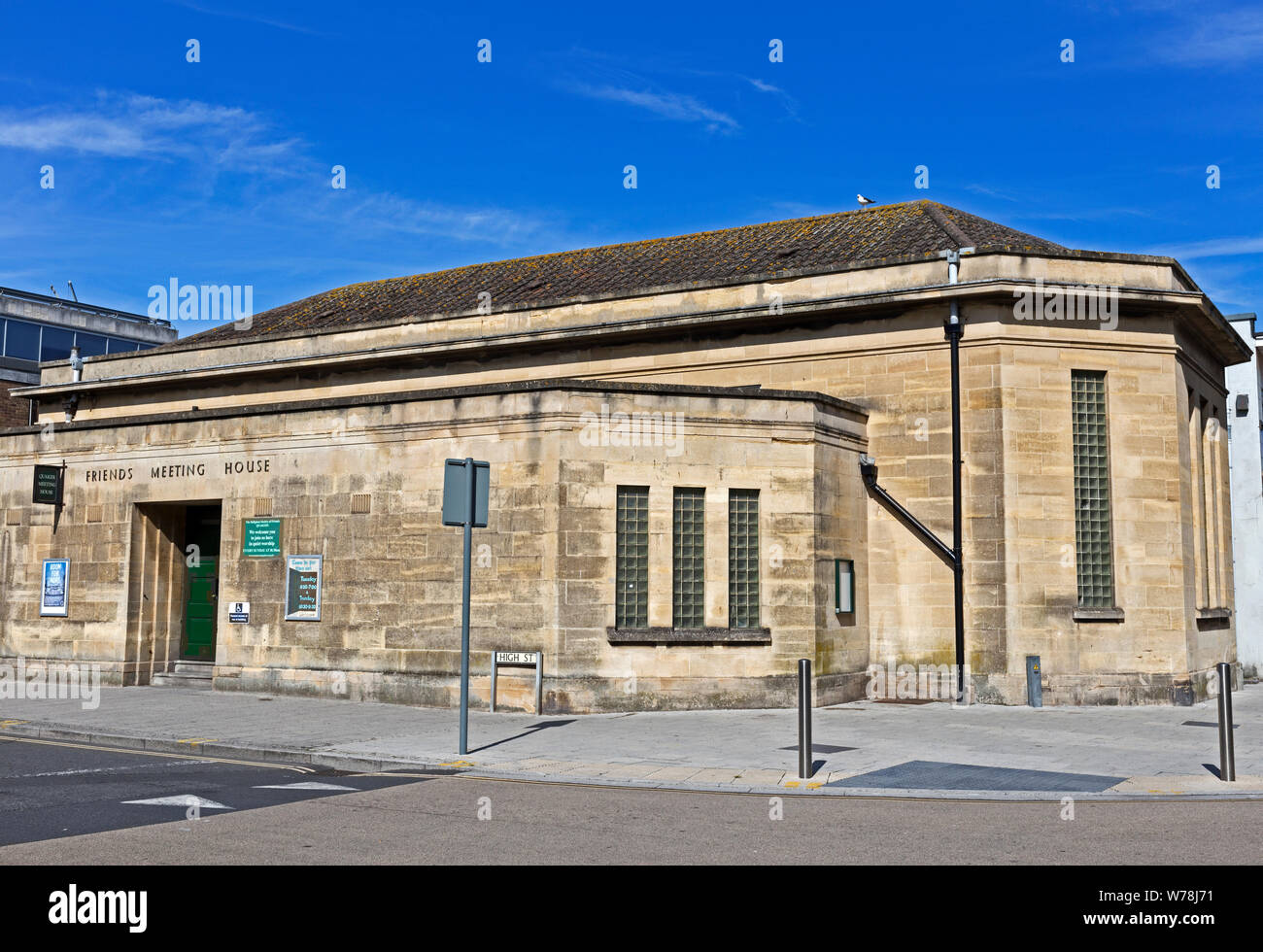 Friends meeting house hi-res stock photography and images - Alamy