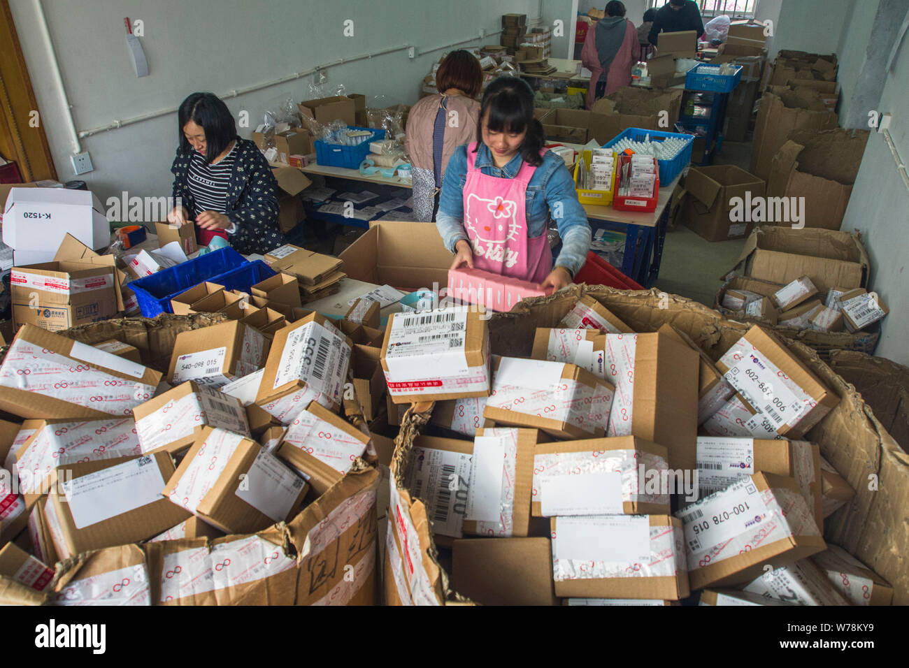 Chinese workers prepare their eyeglasses for the upcoming 11.11 global ...