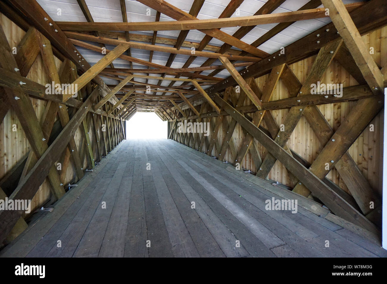 Timber truss bridge hi-res stock photography and images - Alamy