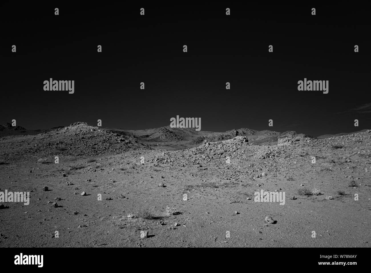 Desert at night hi-res stock photography and images - Alamy