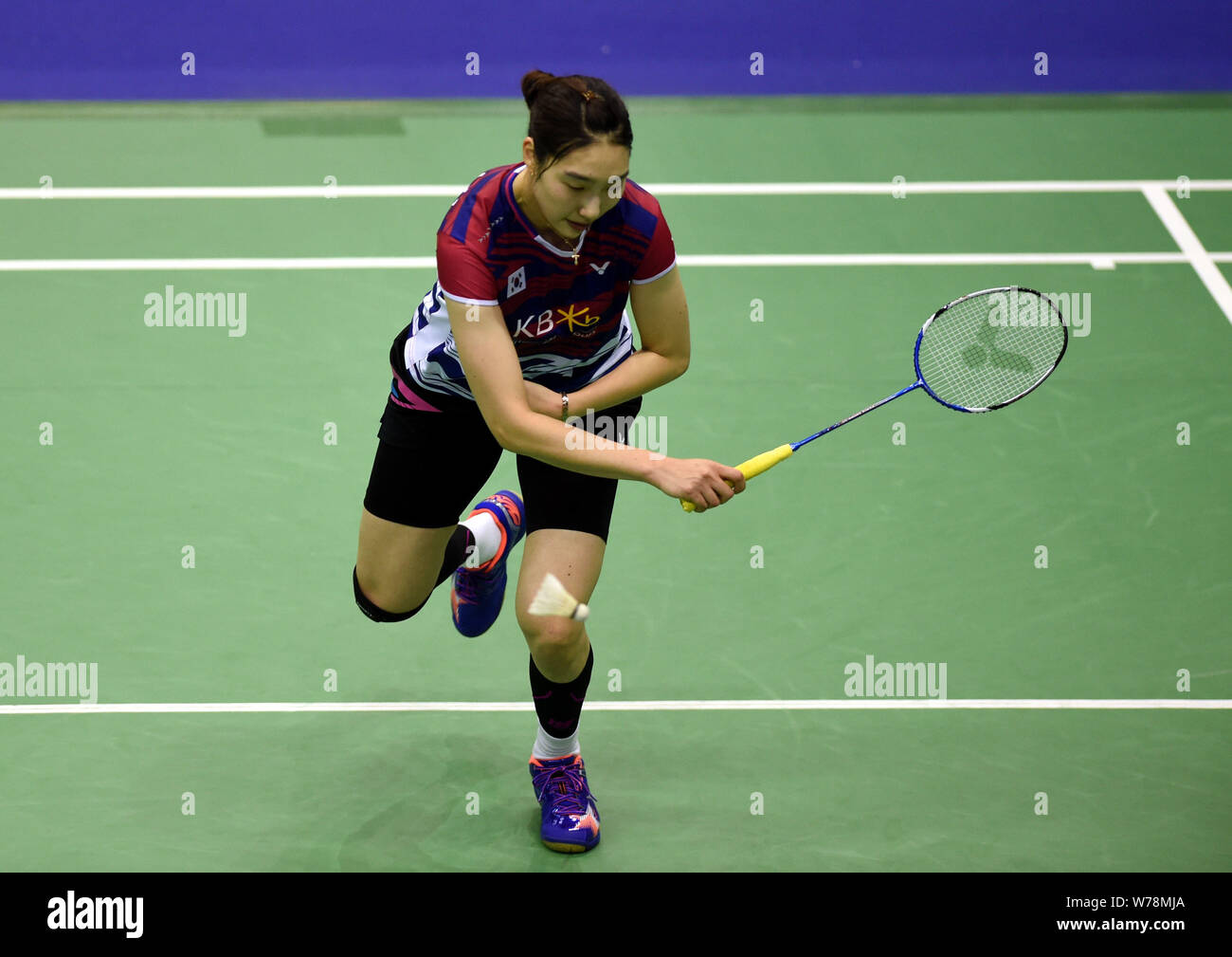 Sung Ji-hyun of South Korea returns a shot to Yip Pui Yin of Hong Kong ...