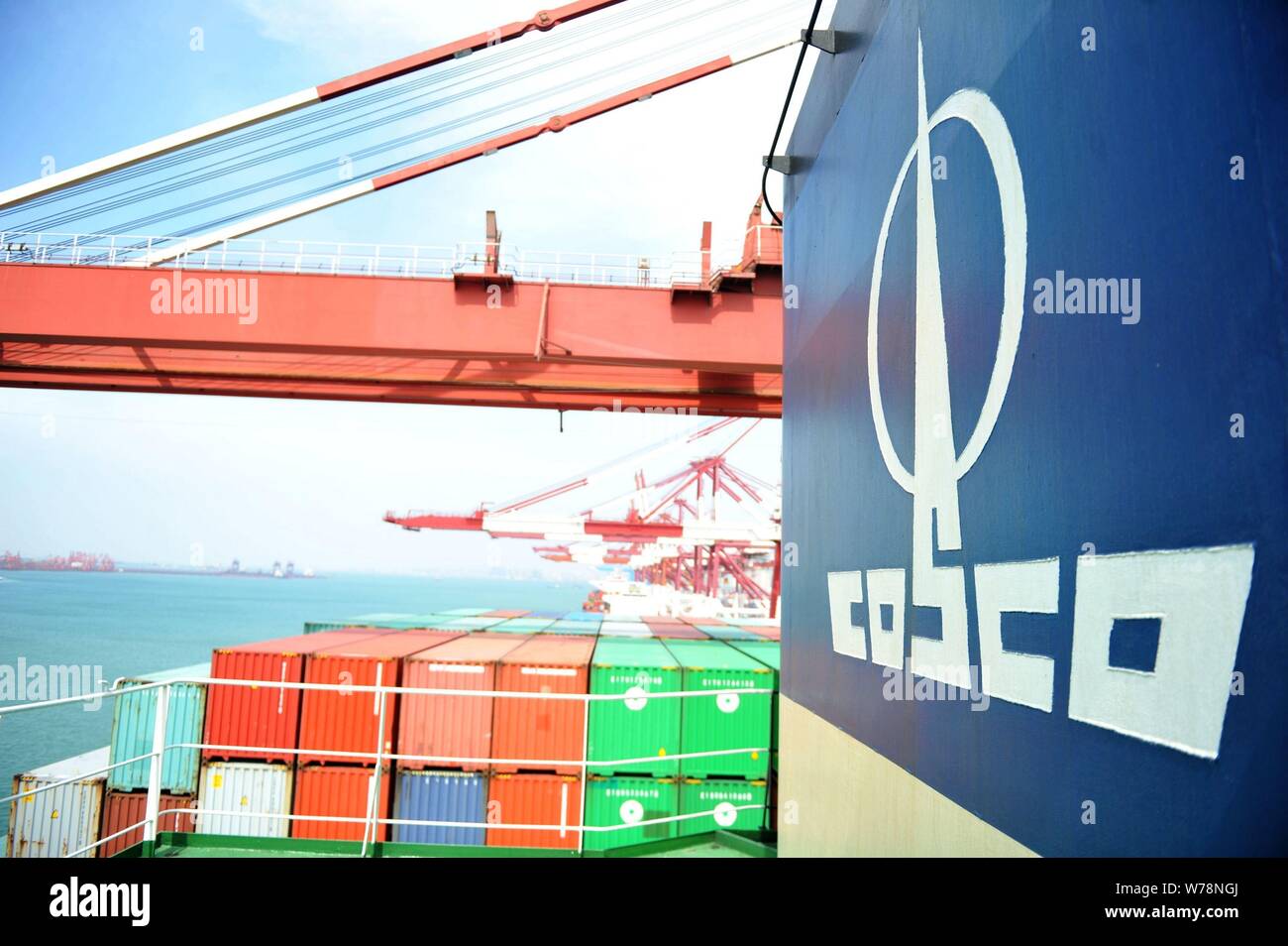 Cosco logo hi-res stock photography and images - Alamy