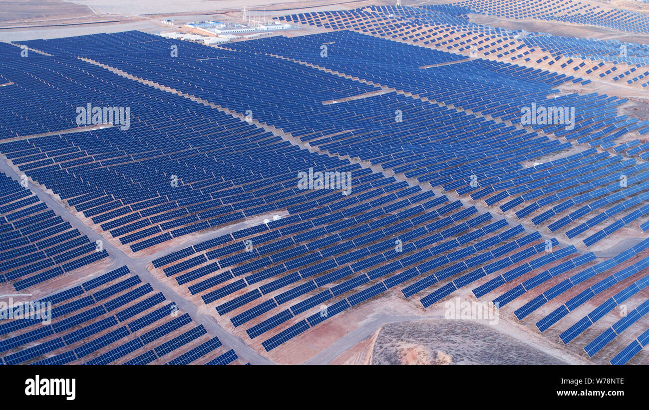 China panda solar panels hi-res stock photography and images - Alamy