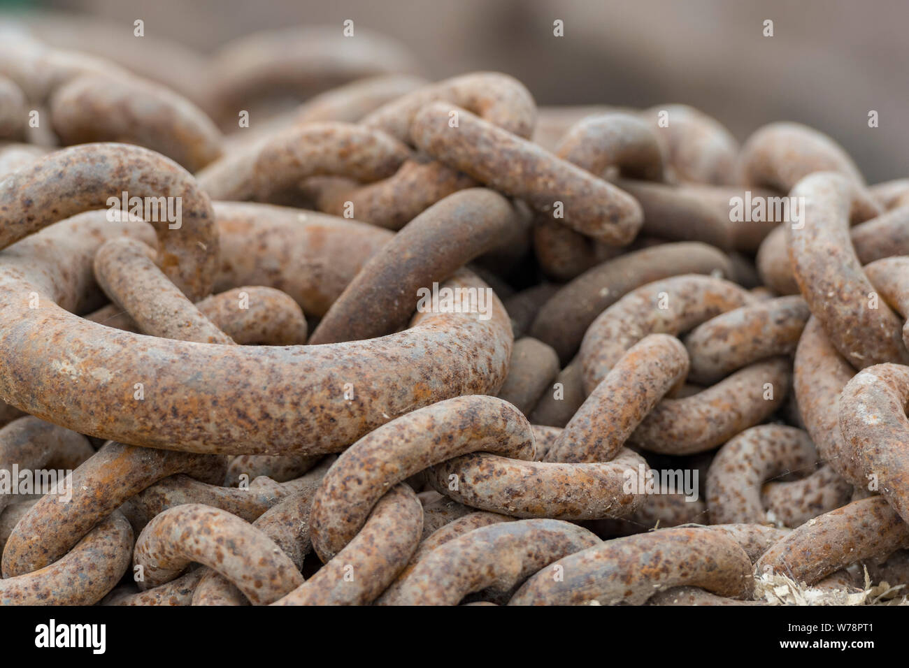 A pile of chains hi-res stock photography and images - Alamy