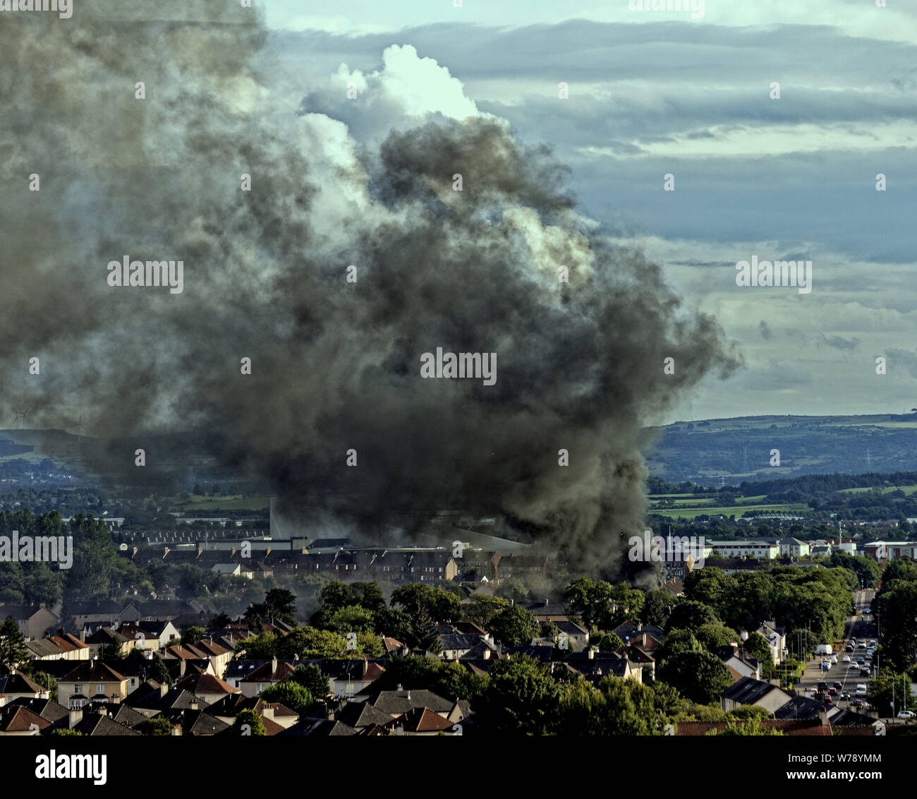 Glasgow, Scotland, UK , 5th August 2019. Huge smoke plume over the ...