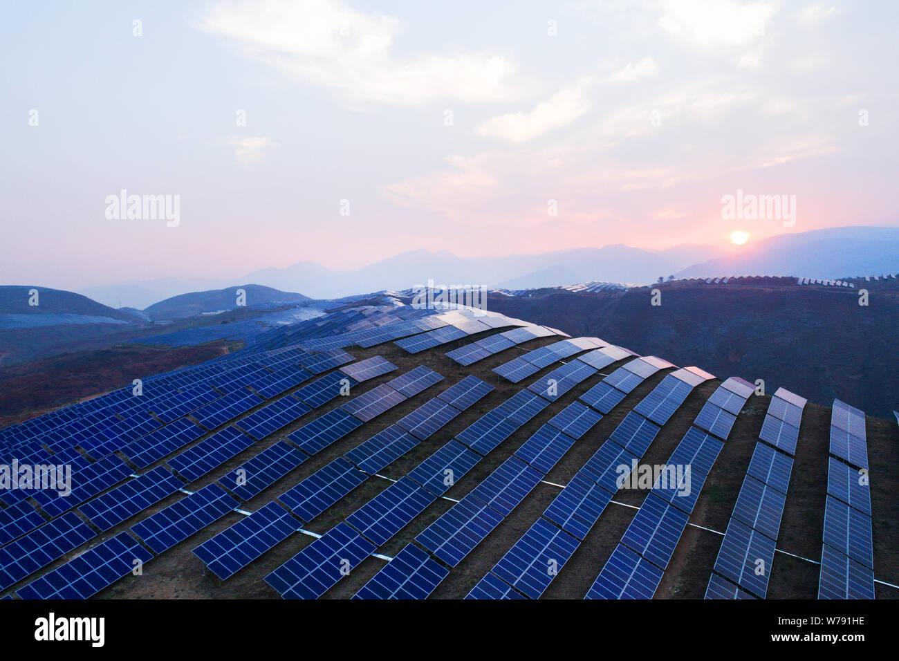 China panda solar panels hi-res stock photography and images - Alamy