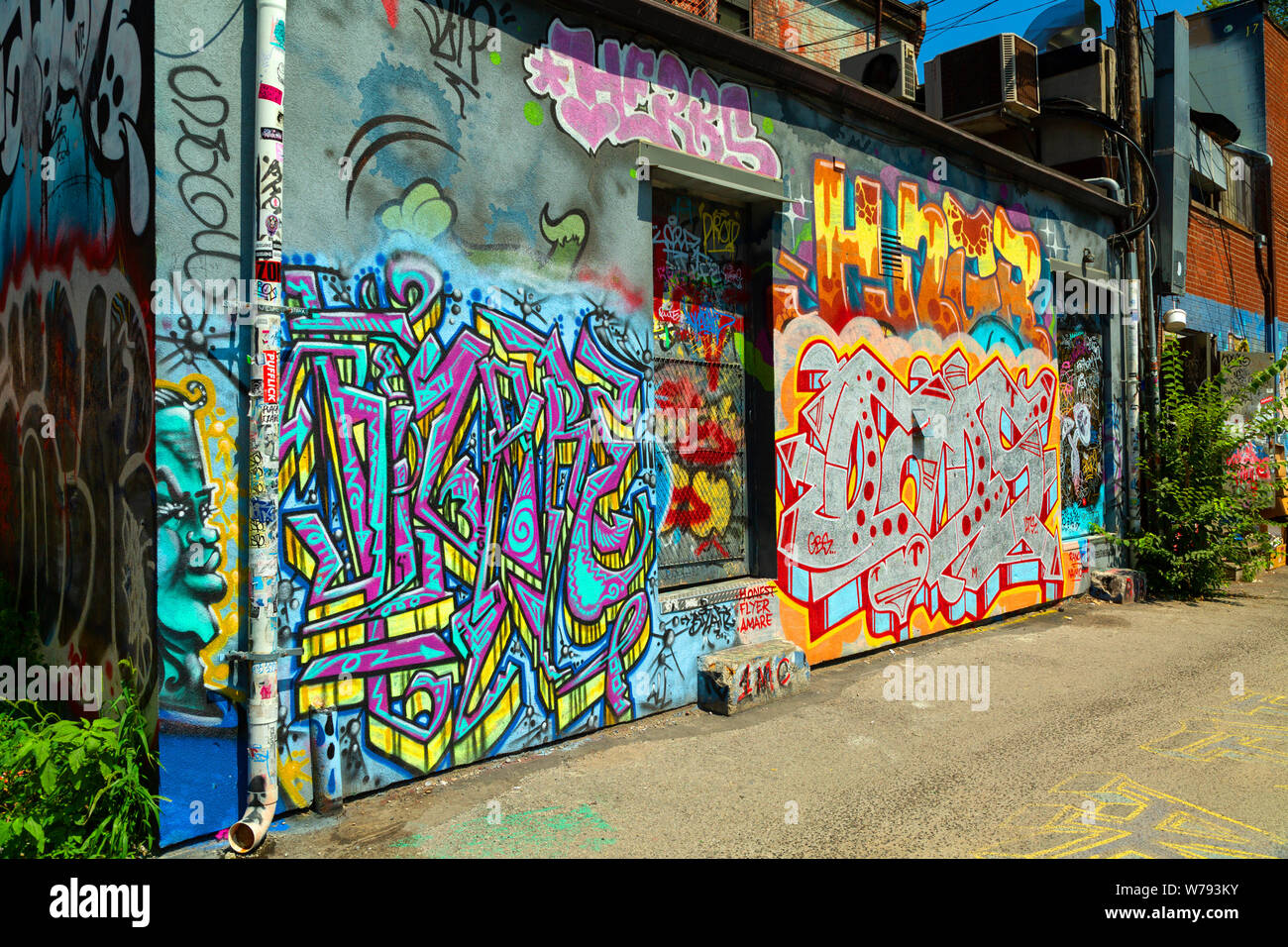 Fashion attraction hi-res stock photography and images - Alamy