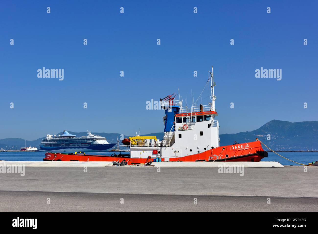 Blue tug boat hi-res stock photography and images - Alamy