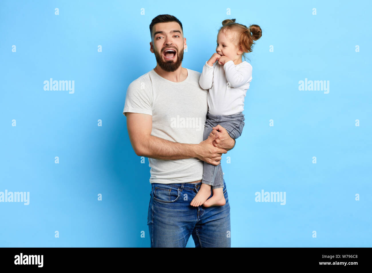 funny father singing songs to his kid. entertainmnet concept. isolated ...