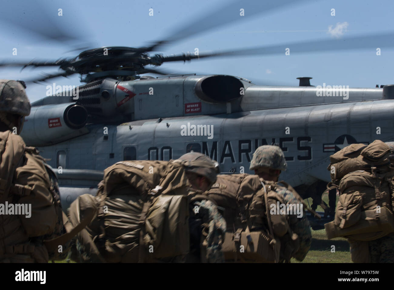 Marine heavy helicopter training squadron 302 hi-res stock photography ...