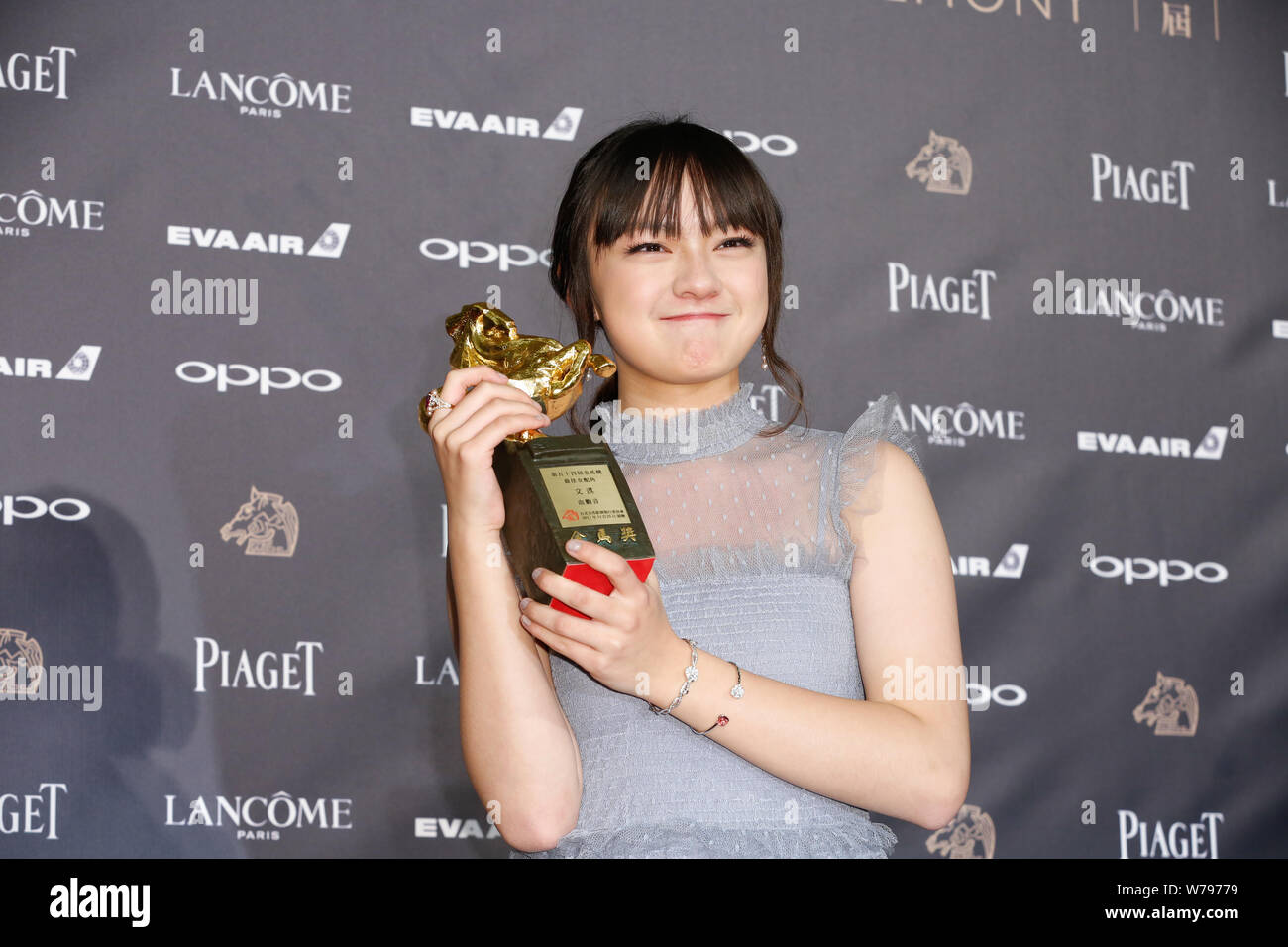 **TAIWAN OUT**Taiwanese actress Vicky Chen poses with her trophy of the ...