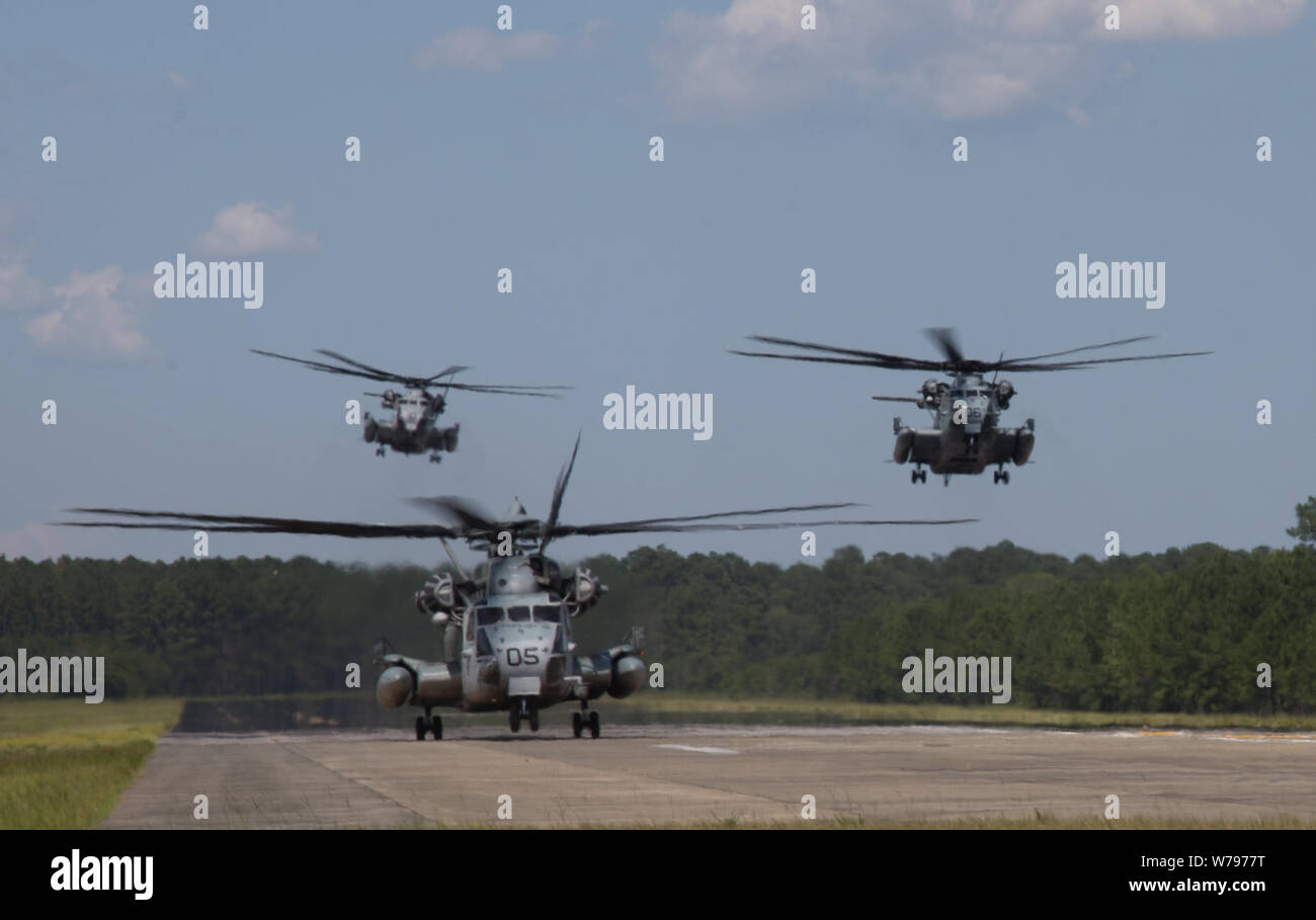 U.S. Marine Corps CH-53E Super Stallions with Marine Heavy Helicopter ...
