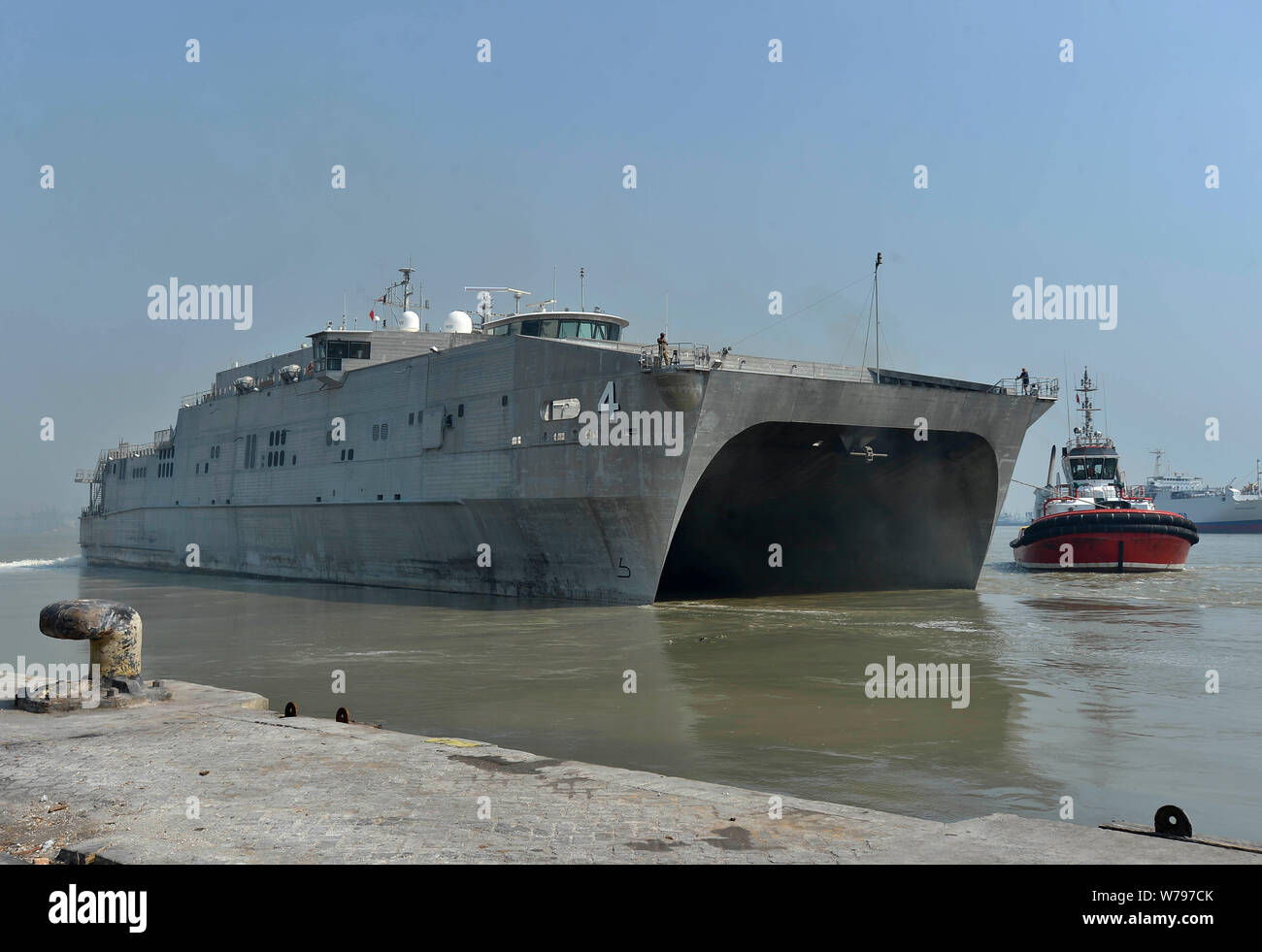190804-N-UA460-0240 SURABAYA, Indonesia (Aug. 4, 2019) – The Spearhead ...