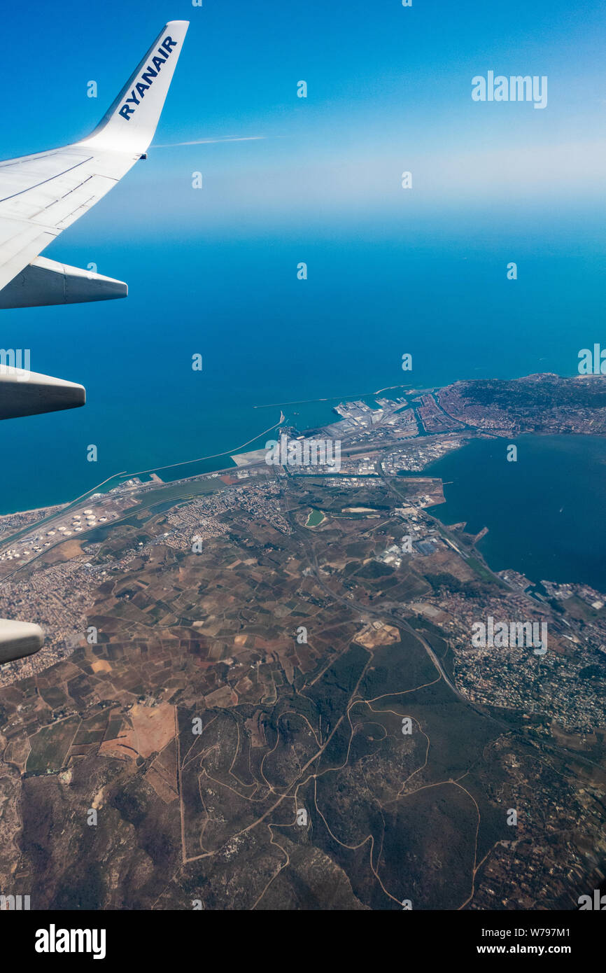 Boeing 737 800 wing hi-res stock photography and images - Alamy