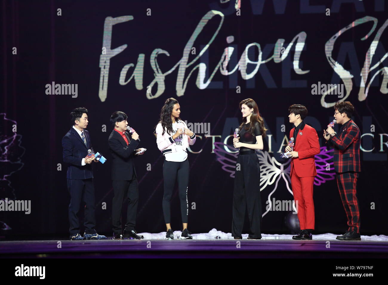 (From third left) Victoria's Secret Angels and Brazilian model Lais ...