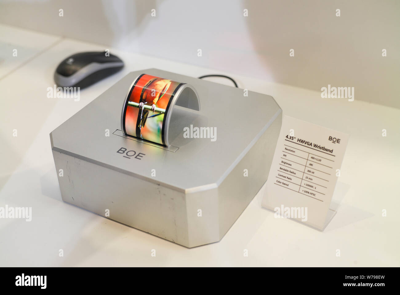 View of a thin, paper-like foldable AMOLED screen of BOE Technology ...