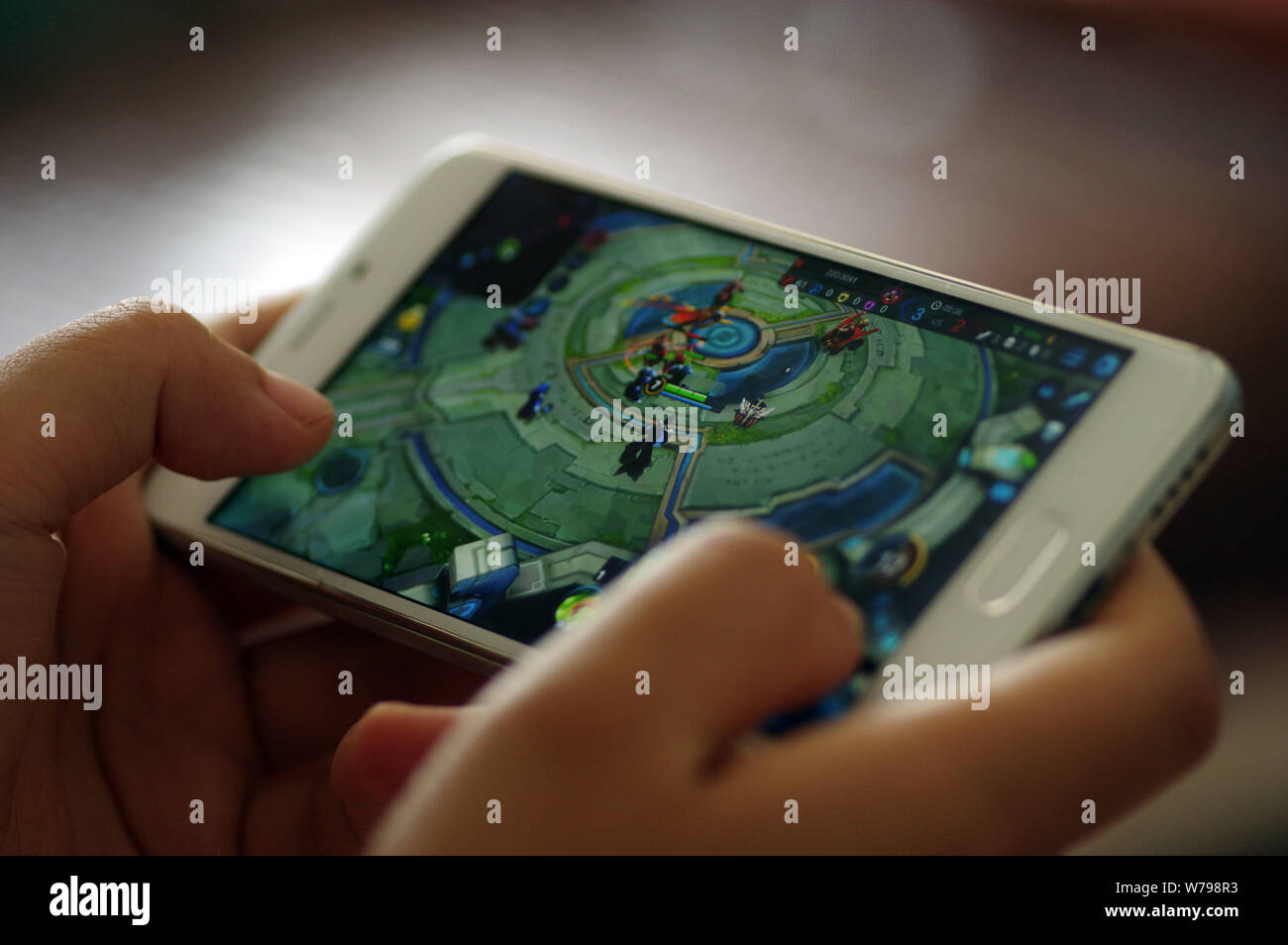 Chinese mobile gaming hi-res stock photography and images - Alamy