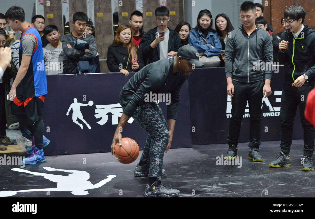 American basketball player Lester Hudson of Liaoning Flying Leopards ...