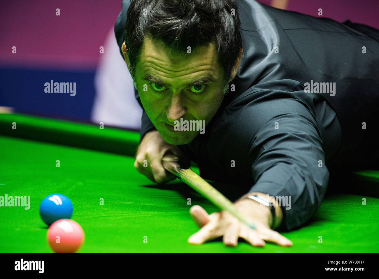 Ronnie O'Sullivan of England plays a shot to Joe Perry of England in ...