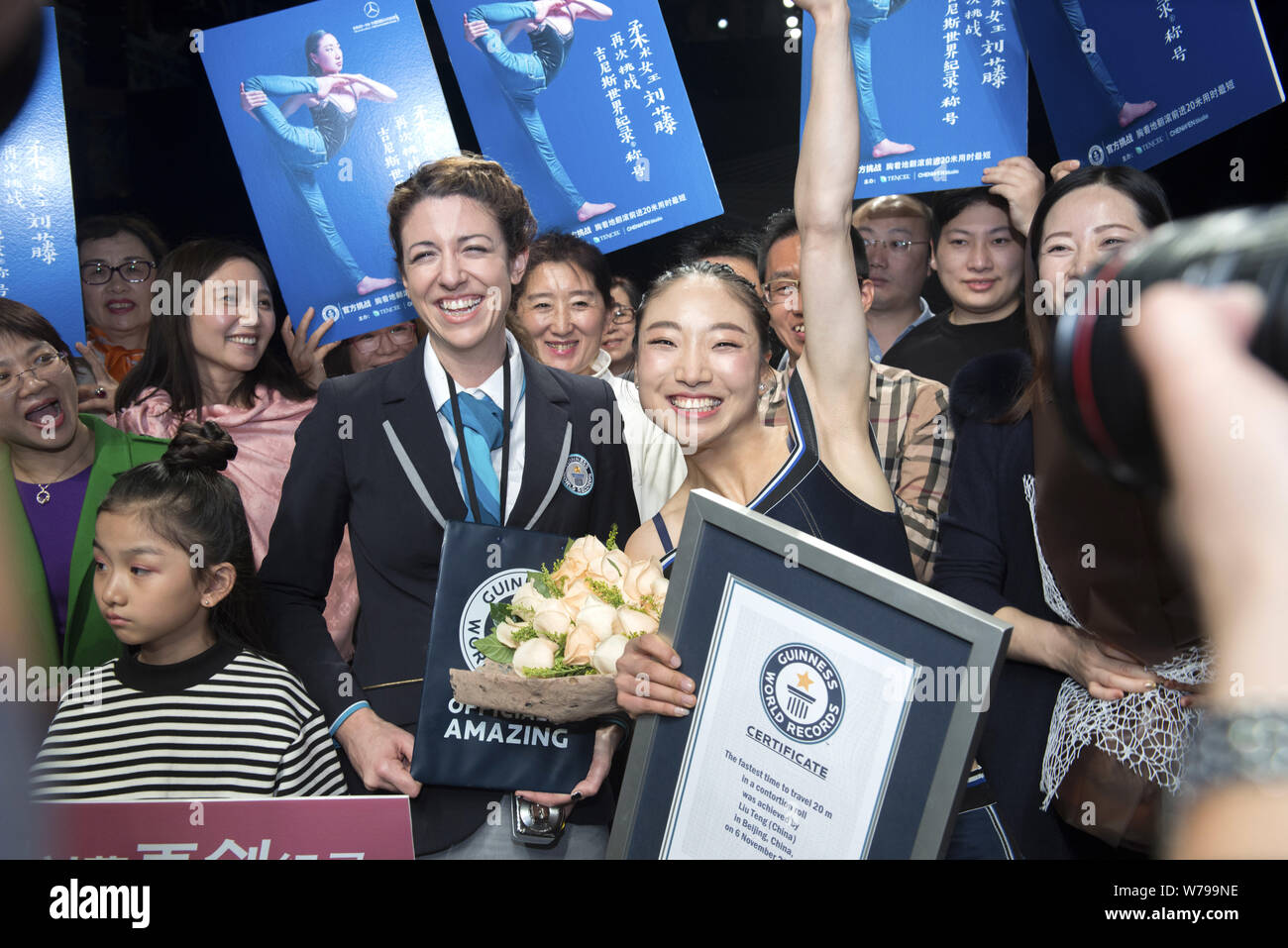 Chinese contortionist Liu Teng poses with a Guinness World Record ...