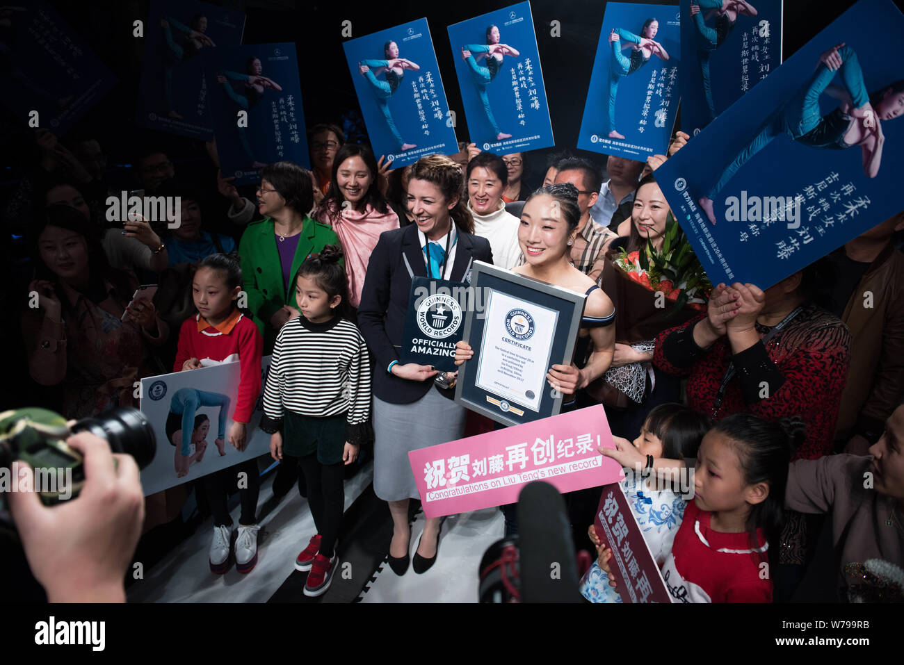 Chinese contortionist Liu Teng poses with a Guinness World Record ...