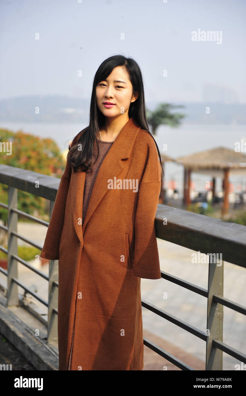 --FILE--Chinese handicapped girl Yang Li without her arms poses for ...