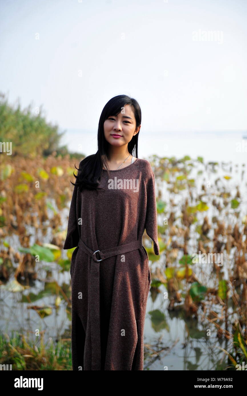 --FILE--Chinese handicapped girl Yang Li without her arms poses for ...
