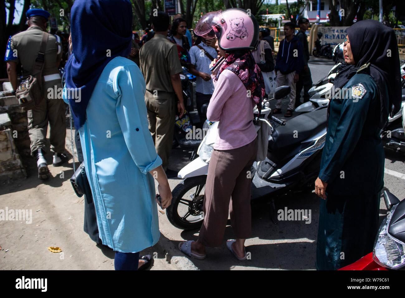 Resident women being given guidance on how to dress according to Sharia ...