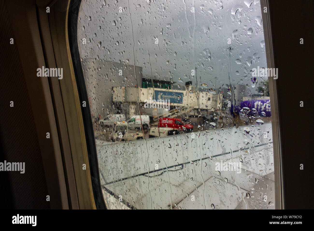Rainy manchester scene hi-res stock photography and images - Alamy