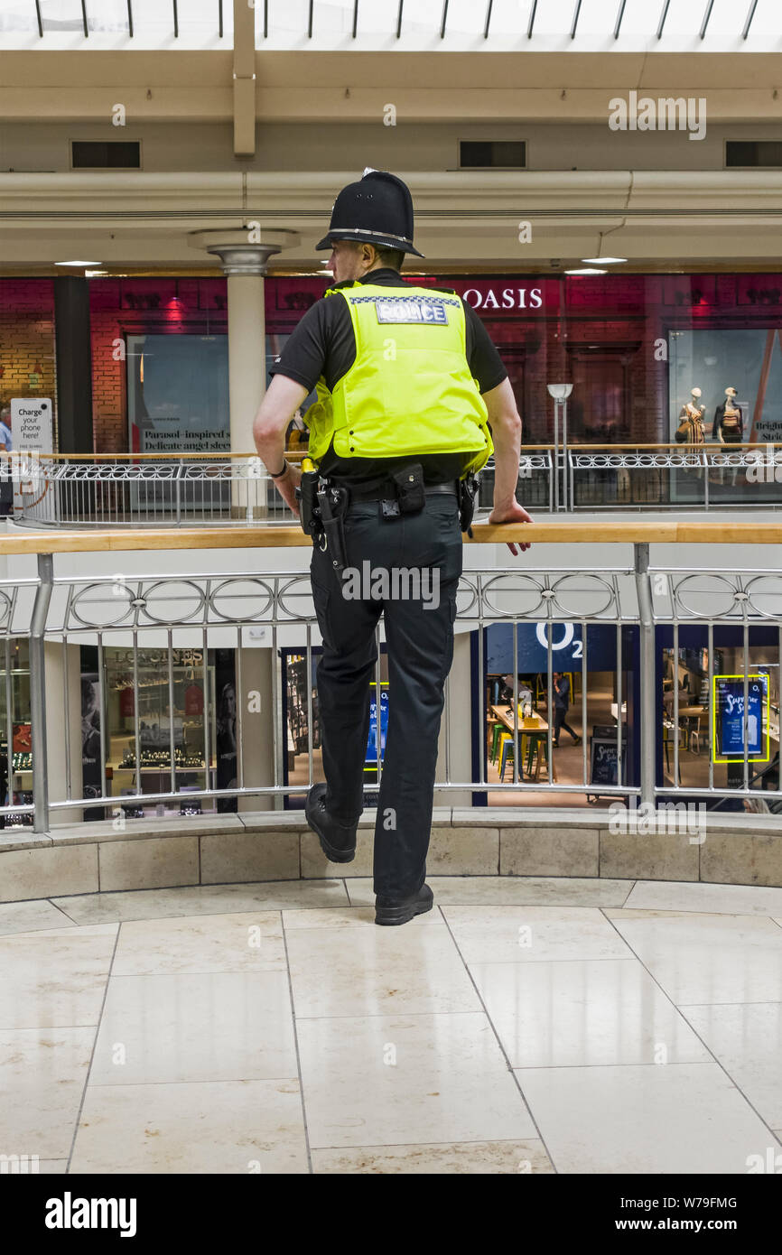 Police officer, UK, surveys Gateshead Metrocentre Stock Photo - Alamy