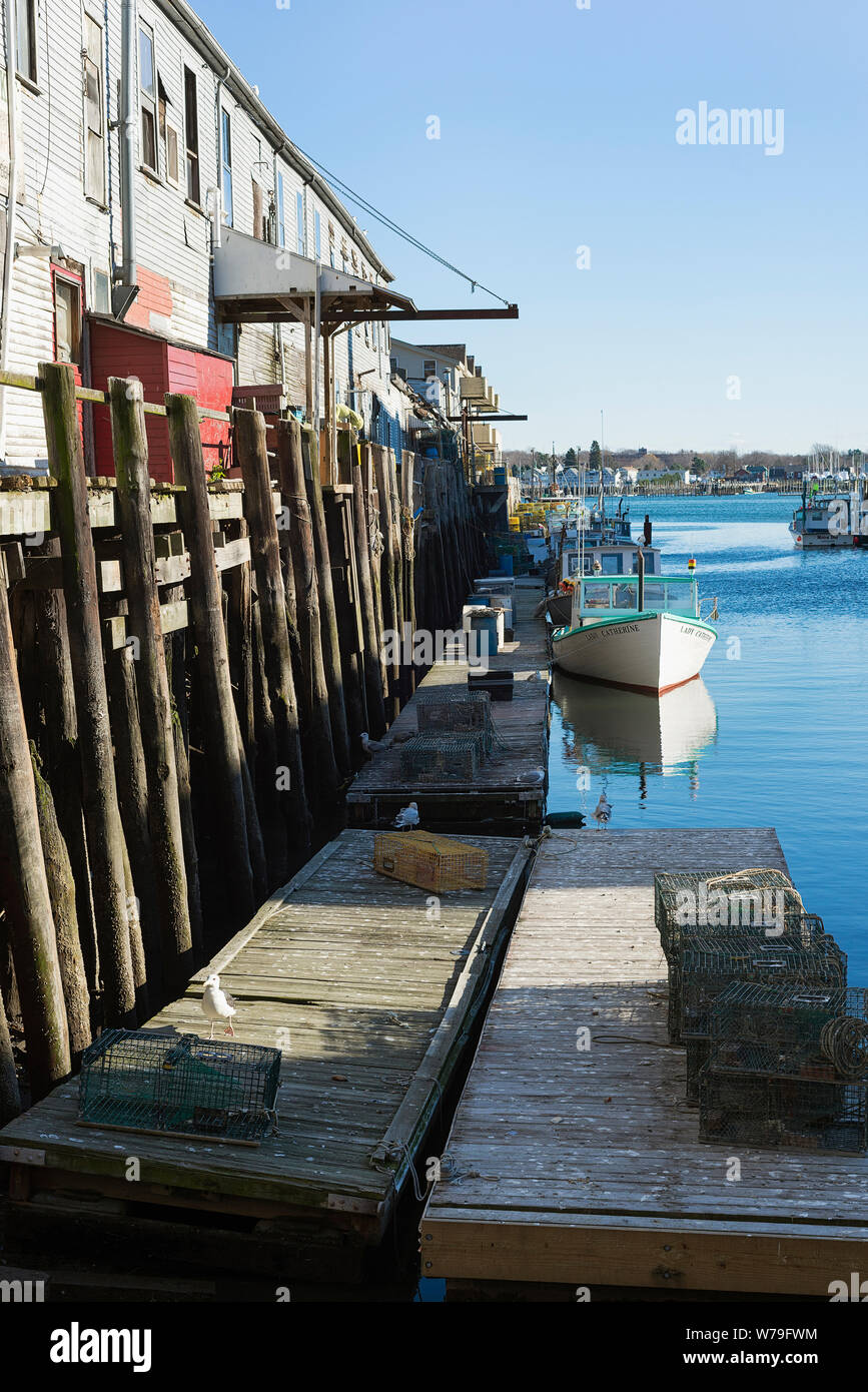Harbor wharfs hi-res stock photography and images - Alamy