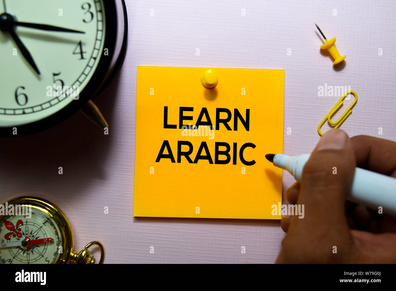 Learn Arabic text on sticky notes isolated on office desk Stock Photo ...