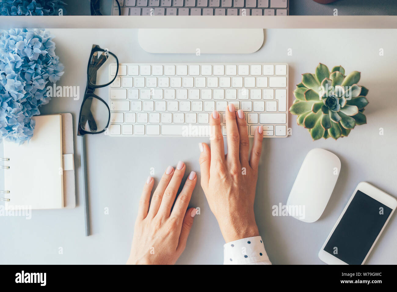 Girl typing on keyboard text hi-res stock photography and images - Alamy