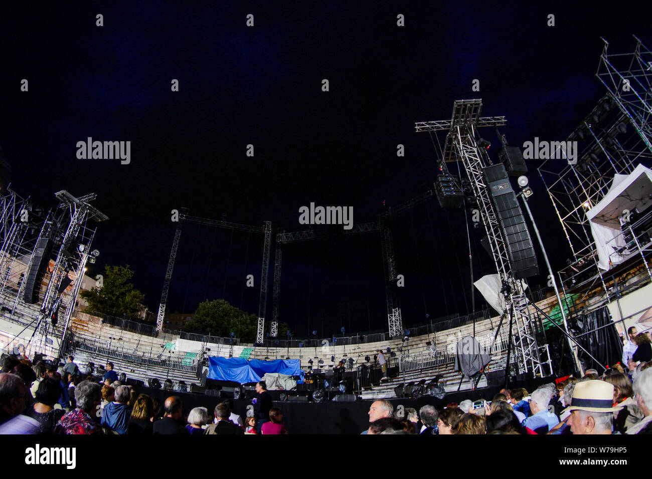 The Singing Fools - Les Fous chantant - festival, Alès, Gard, France ...