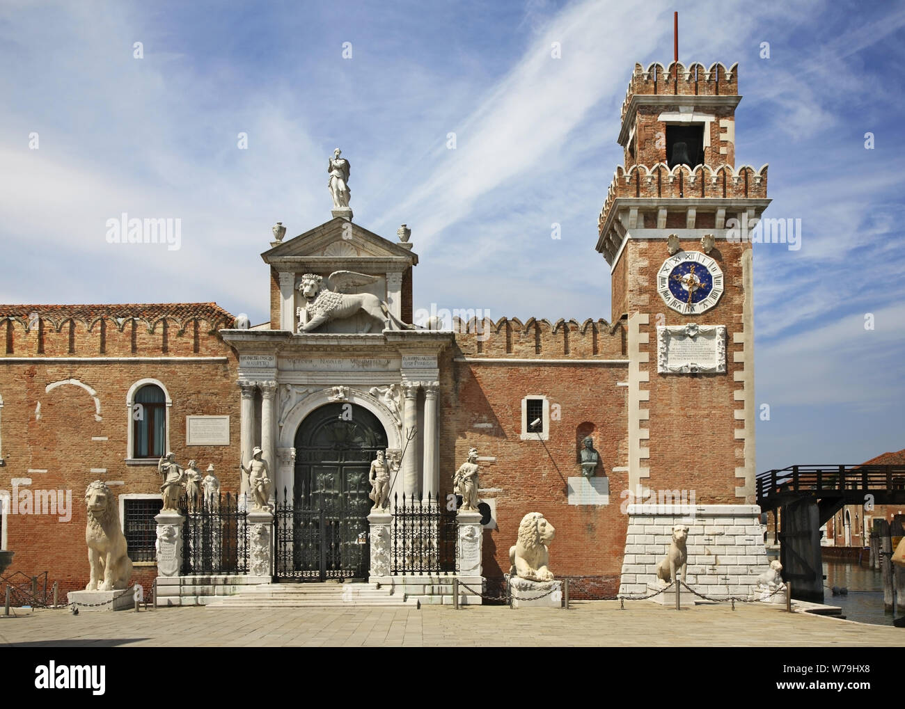 Arsenal square hi-res stock photography and images - Alamy